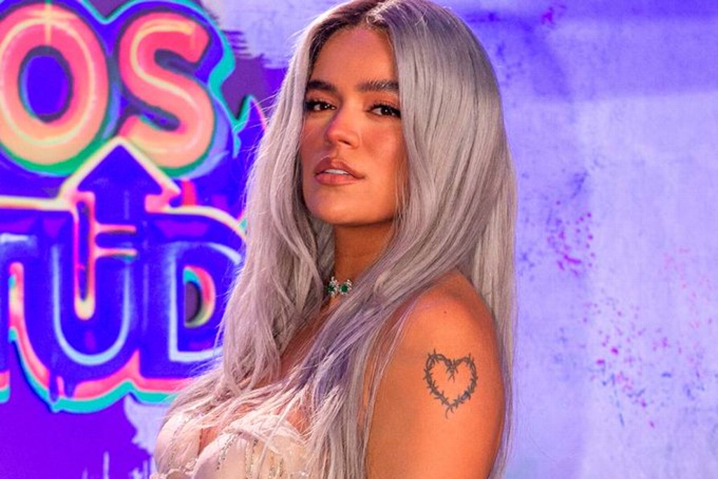Karol G Y Bad Bunny Se Convirtieron En Los Reyes De Los Premios