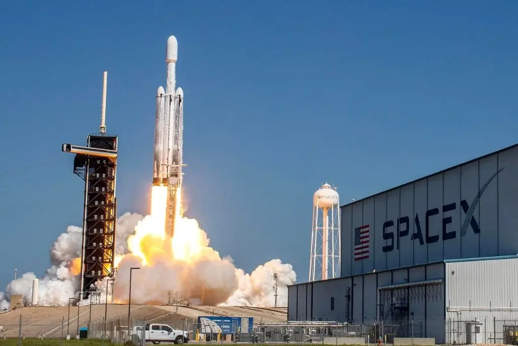 NASA lanzó desde Florida la enorme nave Europa Clipper a una luna ...