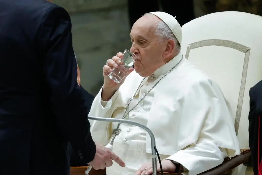 Papa sufre "neumonía bilateral" y su cuadro clínico sigue siendo "complejo" - xeva Noticias