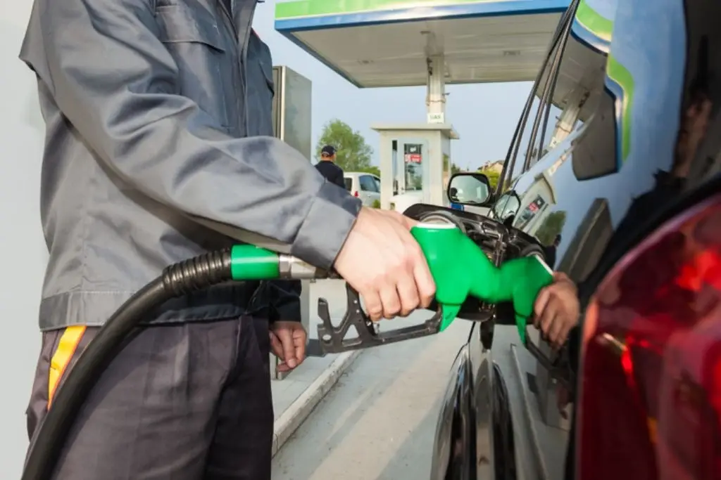 Profeco asegura que cada día más estaciones venden la gasolina en menos de 24 pesos - xeva Noticias